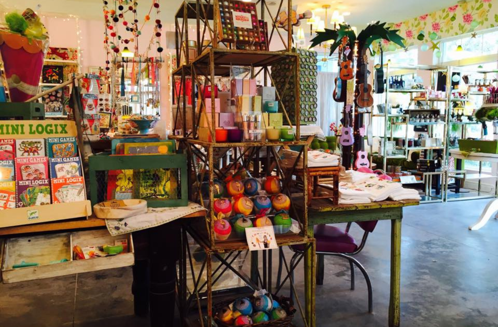 Best Boutiques and Places to Shop on Anna Maria Island - TStays
